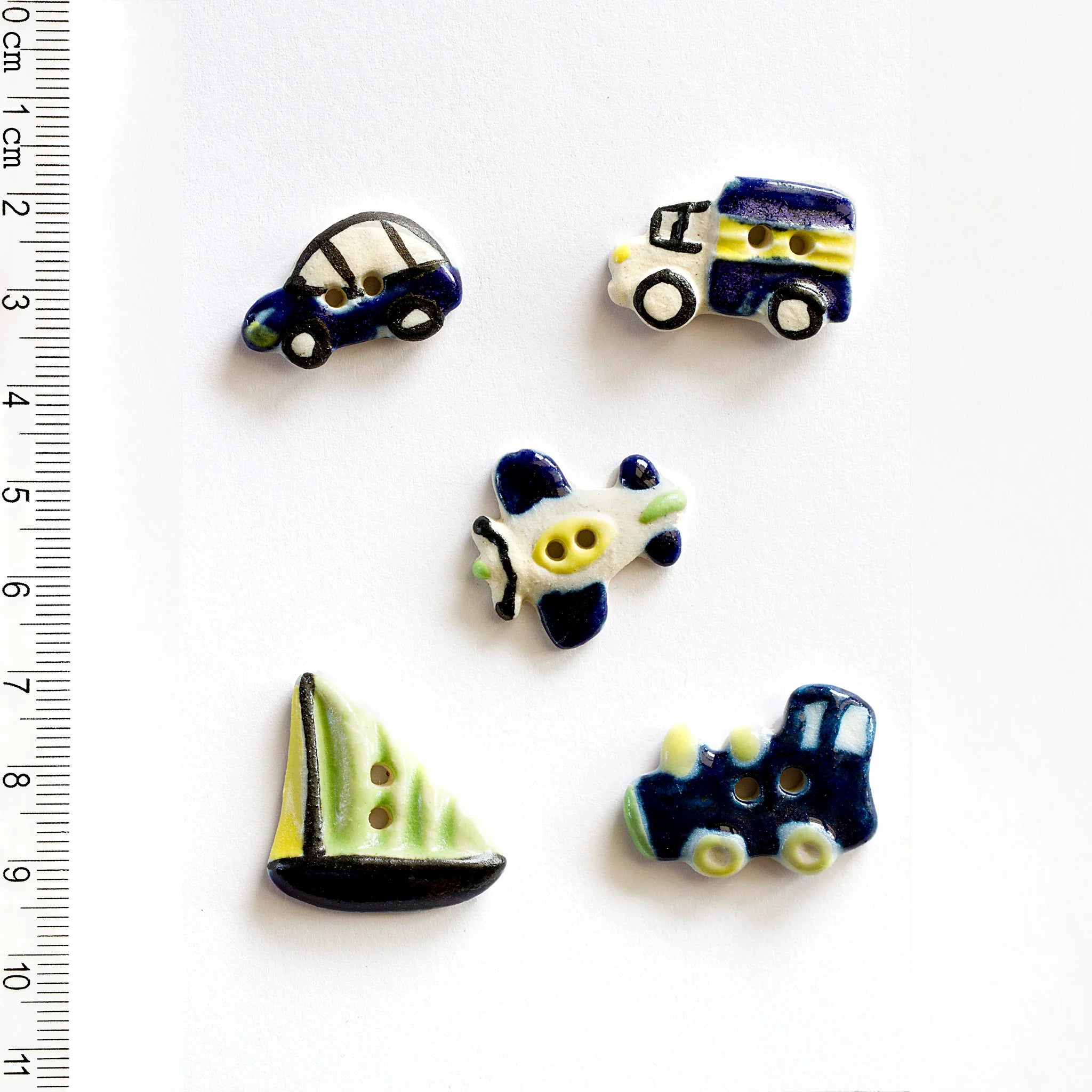 Incomparable Buttons - Transport L248 - Card of 5